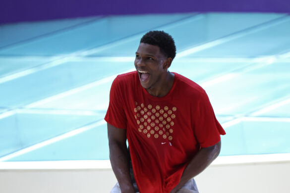 Anthony Edwards' Bold Exchange With Barack Obama In "Court Of Gold"